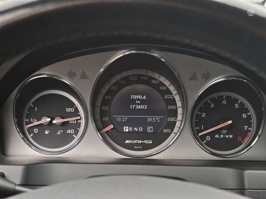Melns Mercedes-Benz C 63 AMG 2009 Viļņa, ar dzinēja tilpumu 6.21 L un nobraukumu 174 tūkst. km par 26000 €, foto 16 vietnē AUTOMOTO.COM.LV