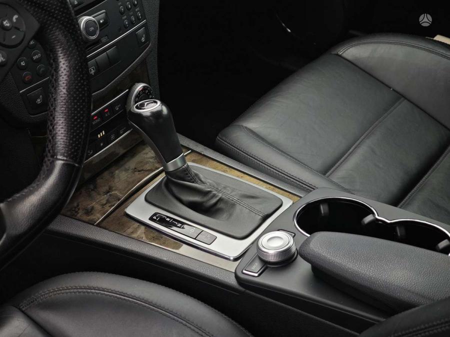 Melns Mercedes-Benz C 63 AMG 2009 Viļņa, ar dzinēja tilpumu 6.21 L un nobraukumu 174 tūkst. km par 26000 €, foto 17 vietnē AUTOMOTO.COM.LV