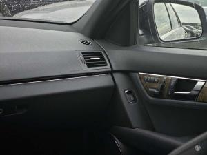 Melns Mercedes-Benz C 63 AMG 2009 Viļņa, ar dzinēja tilpumu 6.21 L un nobraukumu 174 tūkst. km par 26000 €, foto 21 vietnē AUTOMOTO.COM.LV