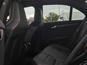 Melns Mercedes-Benz C 63 AMG 2009 Viļņa, ar dzinēja tilpumu 6.21 L un nobraukumu 174 tūkst. km par 26000 €, foto 22 vietnē AUTOMOTO.COM.LV