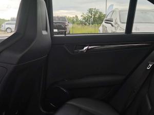 Melns Mercedes-Benz C 63 AMG 2009 Viļņa, ar dzinēja tilpumu 6.21 L un nobraukumu 174 tūkst. km par 26000 €, foto 23 vietnē AUTOMOTO.COM.LV