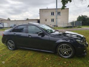 Melns Mercedes-Benz C 63 AMG 2012 Panevēža, ar dzinēja tilpumu 6.21 L un nobraukumu 161 tūkst. km par 28500 €, foto 5 vietnē AUTOMOTO.COM.LV