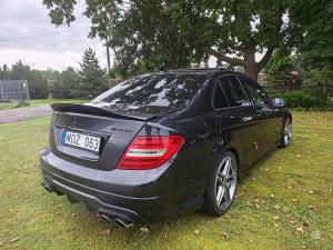 Melns Mercedes-Benz C 63 AMG 2012 Panevēža, ar dzinēja tilpumu 6.21 L un nobraukumu 161 tūkst. km par 28500 €, foto 7 vietnē AUTOMOTO.COM.LV
