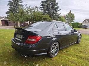 Melns Mercedes-Benz C 63 AMG 2012 Panevēža, ar dzinēja tilpumu 6.21 L un nobraukumu 161 tūkst. km par 28500 €, foto 17 vietnē AUTOMOTO.COM.LV