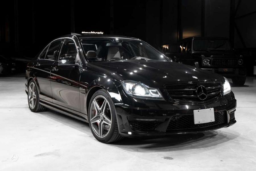Melns Mercedes-Benz C 63 AMG 2013 Rīga, ar dzinēja tilpumu 6.21 L un nobraukumu 182 tūkst. km par 32000 €, foto 3 vietnē AUTOMOTO.COM.LV