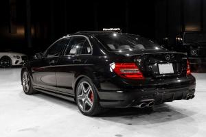 Melns Mercedes-Benz C 63 AMG 2013 Rīga, ar dzinēja tilpumu 6.21 L un nobraukumu 182 tūkst. km par 32000 €, foto 6 vietnē AUTOMOTO.COM.LV