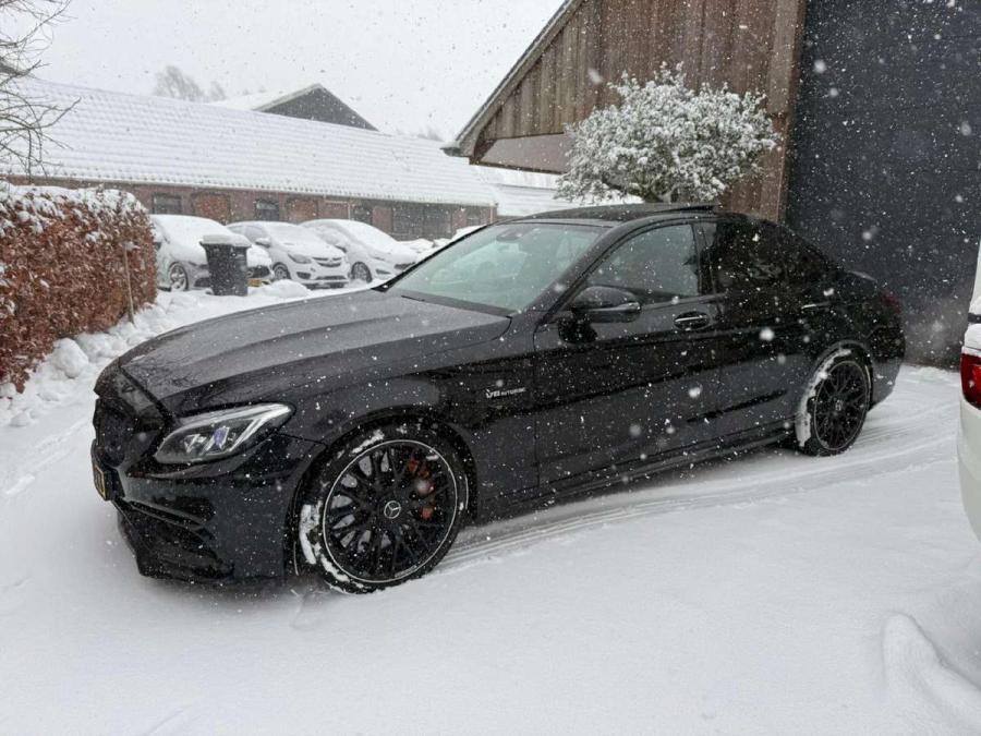 Black Mercedes-Benz C 63 AMG 2015 in Marijampole, with an engine capacity of 3.98 L and mileage of 200 thousand km for 26500 €, photo 1 on AUTOMOTO.COM.LV