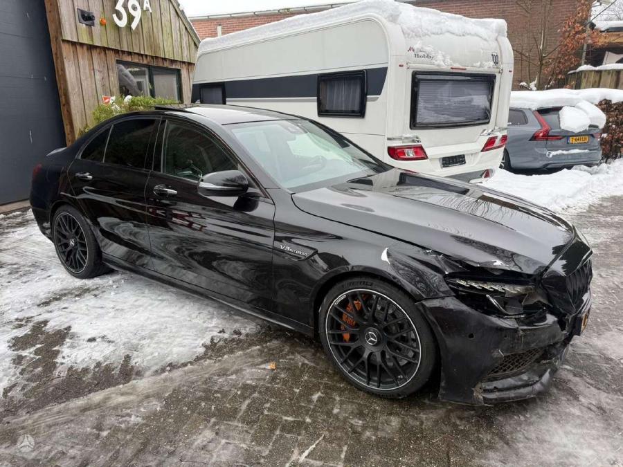 Black Mercedes-Benz C 63 AMG 2015 in Marijampole, with an engine capacity of 3.98 L and mileage of 200 thousand km for 26500 €, photo 6 on AUTOMOTO.COM.LV