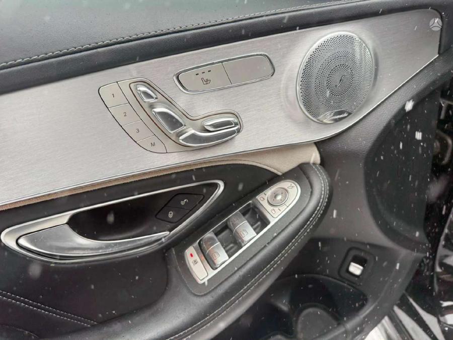 Black Mercedes-Benz C 63 AMG 2015 in Marijampole, with an engine capacity of 3.98 L and mileage of 200 thousand km for 26500 €, photo 20 on AUTOMOTO.COM.LV