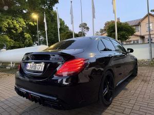 Melns Mercedes-Benz C 63 AMG 2017 Viļņa, ar dzinēja tilpumu 3.98 L un nobraukumu 160 tūkst. km par 42000 €, foto 3 vietnē AUTOMOTO.COM.LV