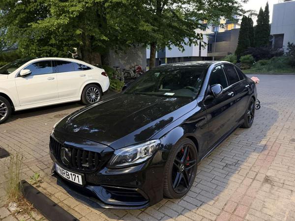 Melns Mercedes-Benz C 63 AMG 2017 Viļņa, ar dzinēja tilpumu 3.98 L un nobraukumu 160 tūkst. km par 42000 €, foto 3 vietnē AUTOMOTO.COM.LV