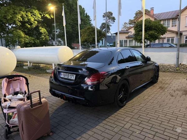 Black Mercedes-Benz C 63 AMG 2017 in Vilnius, with an engine capacity of 3.98 L and mileage of 160 thousand km for 42000 €, photo 5 on AUTOMOTO.COM.LV
