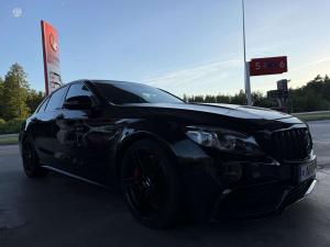 Melns Mercedes-Benz C 63 AMG 2017 Viļņa, ar dzinēja tilpumu 3.98 L un nobraukumu 160 tūkst. km par 42000 €, foto 12 vietnē AUTOMOTO.COM.LV