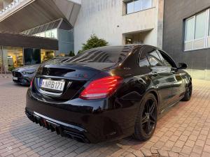 Melns Mercedes-Benz C 63 AMG 2017 Viļņa, ar dzinēja tilpumu 3.98 L un nobraukumu 160 tūkst. km par 42000 €, foto 14 vietnē AUTOMOTO.COM.LV