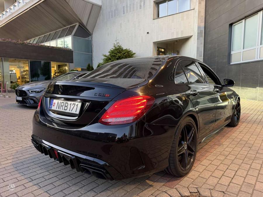Melns Mercedes-Benz C 63 AMG 2017 Viļņa, ar dzinēja tilpumu 3.98 L un nobraukumu 160 tūkst. km par 42000 €, foto 14 vietnē AUTOMOTO.COM.LV