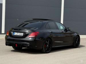Melns Mercedes-Benz C 63 AMG 2017 Viļņa, ar dzinēja tilpumu 3.98 L un nobraukumu 160 tūkst. km par 42000 €, foto 18 vietnē AUTOMOTO.COM.LV
