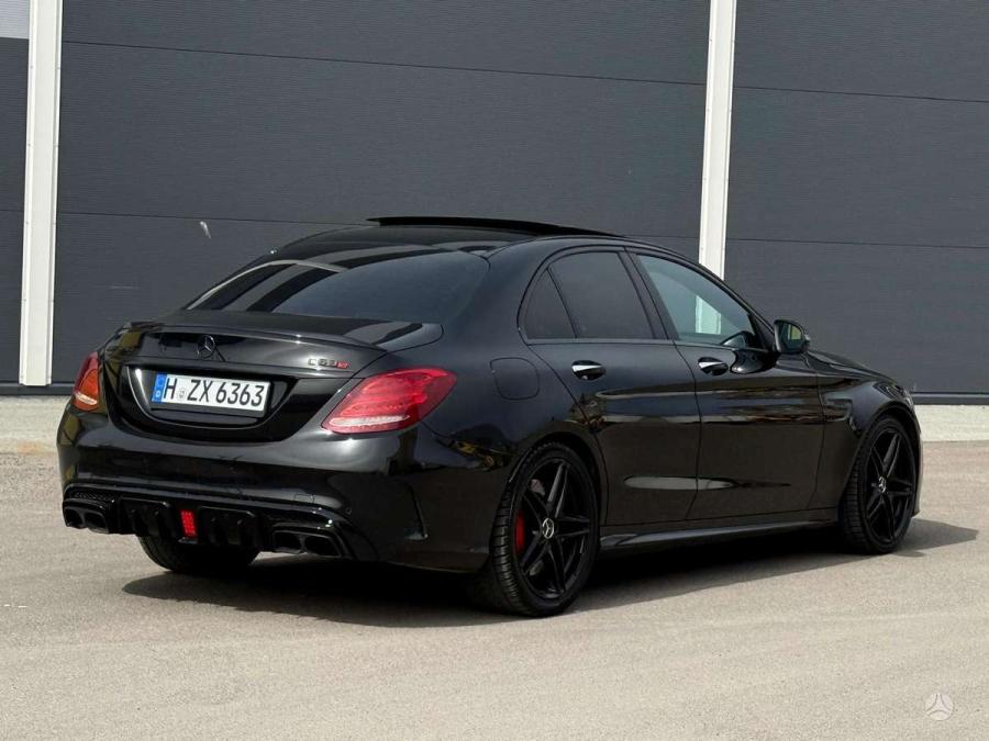 Melns Mercedes-Benz C 63 AMG 2017 Viļņa, ar dzinēja tilpumu 3.98 L un nobraukumu 160 tūkst. km par 42000 €, foto 18 vietnē AUTOMOTO.COM.LV