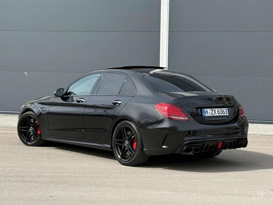 Melns Mercedes-Benz C 63 AMG 2017 Viļņa, ar dzinēja tilpumu 3.98 L un nobraukumu 160 tūkst. km par 42000 €, foto 19 vietnē AUTOMOTO.COM.LV