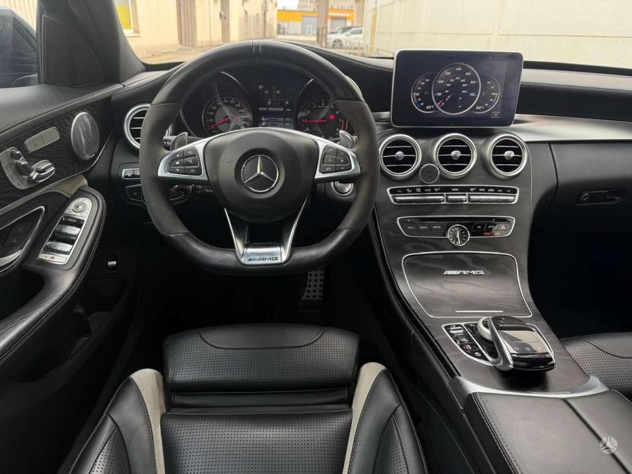 Melns Mercedes-Benz C 63 AMG 2017 Viļņa, ar dzinēja tilpumu 3.98 L un nobraukumu 160 tūkst. km par 42000 €, foto 21 vietnē AUTOMOTO.COM.LV