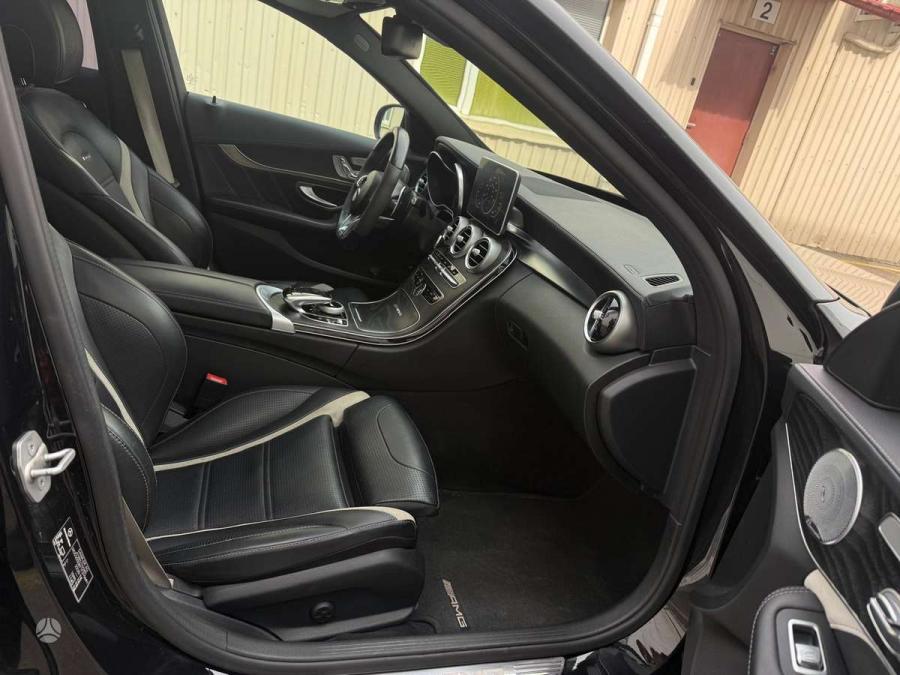 Melns Mercedes-Benz C 63 AMG 2017 Viļņa, ar dzinēja tilpumu 3.98 L un nobraukumu 160 tūkst. km par 42000 €, foto 23 vietnē AUTOMOTO.COM.LV