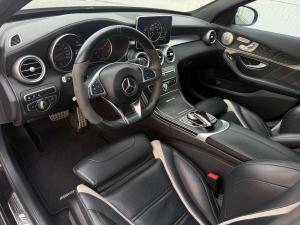 Melns Mercedes-Benz C 63 AMG 2017 Viļņa, ar dzinēja tilpumu 3.98 L un nobraukumu 160 tūkst. km par 42000 €, foto 24 vietnē AUTOMOTO.COM.LV