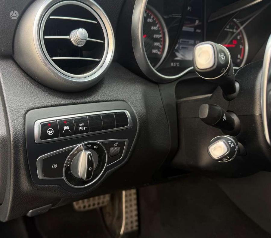 Melns Mercedes-Benz C 63 AMG 2017 Viļņa, ar dzinēja tilpumu 3.98 L un nobraukumu 160 tūkst. km par 42000 €, foto 26 vietnē AUTOMOTO.COM.LV