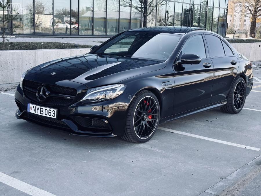 Melns Mercedes-Benz C 63 AMG 2018 Panevēža, ar dzinēja tilpumu 4.00 L un nobraukumu 101 tūkst. km par 38000 €, foto 1 vietnē AUTOMOTO.COM.LV
