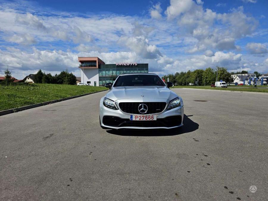 Grey Mercedes-Benz C 63 AMG 2020 in Panevezys, with an engine capacity of 3.98 L and mileage of 71 thousand km for 37000 €, photo 20 on AUTOMOTO.COM.LV
