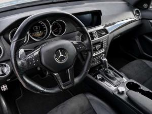 Pelēks Mercedes-Benz C 63 AMG 2012 Panevēža, ar dzinēja tilpumu 6.30 L un nobraukumu 106 tūkst. km par 31000 €, foto 8 vietnē AUTOMOTO.COM.LV