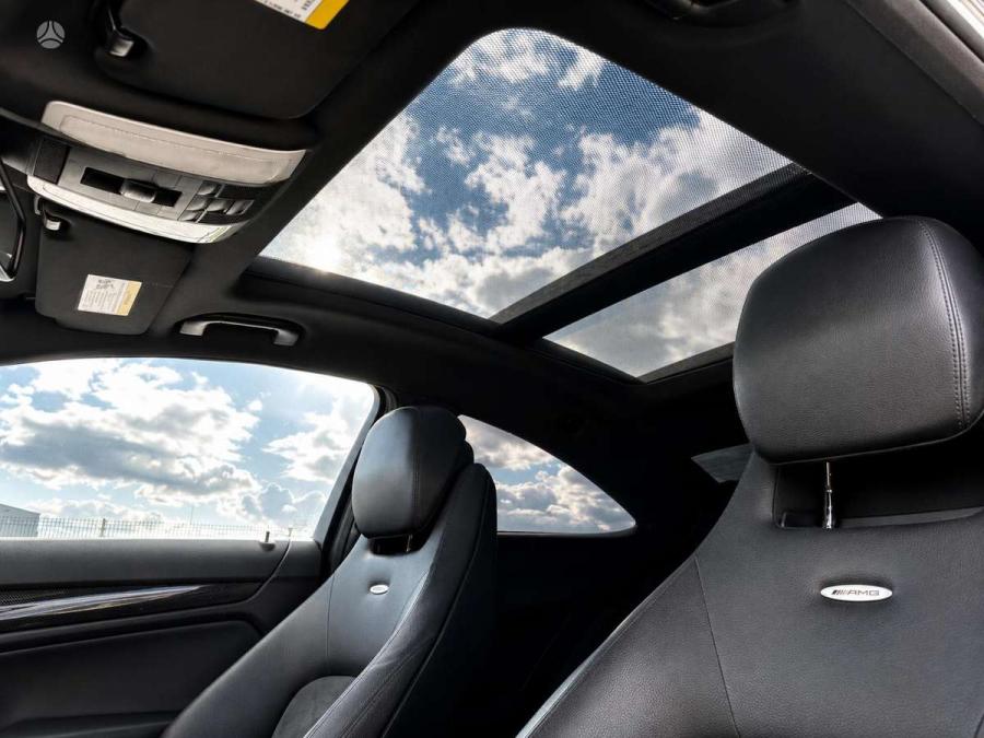 Pelēks Mercedes-Benz C 63 AMG 2012 Panevēža, ar dzinēja tilpumu 6.30 L un nobraukumu 106 tūkst. km par 31000 €, foto 10 vietnē AUTOMOTO.COM.LV
