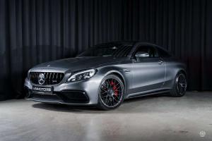 Pelēks Mercedes-Benz C 63 AMG 2017 Viļņa, ar dzinēja tilpumu 3.98 L un nobraukumu 65 tūkst. km par 44999 €, foto  vietnē AUTOMOTO.COM.LV