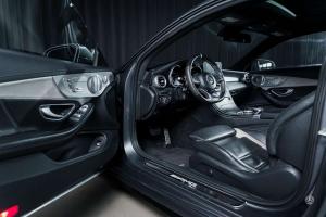 Pelēks Mercedes-Benz C 63 AMG 2017 Viļņa, ar dzinēja tilpumu 3.98 L un nobraukumu 65 tūkst. km par 44999 €, foto 18 vietnē AUTOMOTO.COM.LV