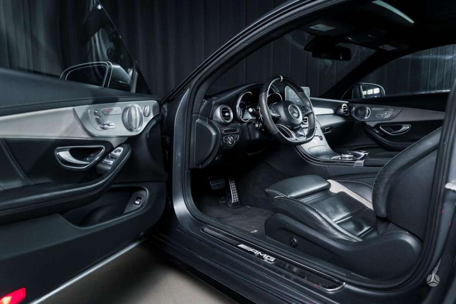 Pelēks Mercedes-Benz C 63 AMG 2017 Viļņa, ar dzinēja tilpumu 3.98 L un nobraukumu 65 tūkst. km par 44999 €, foto 18 vietnē AUTOMOTO.COM.LV