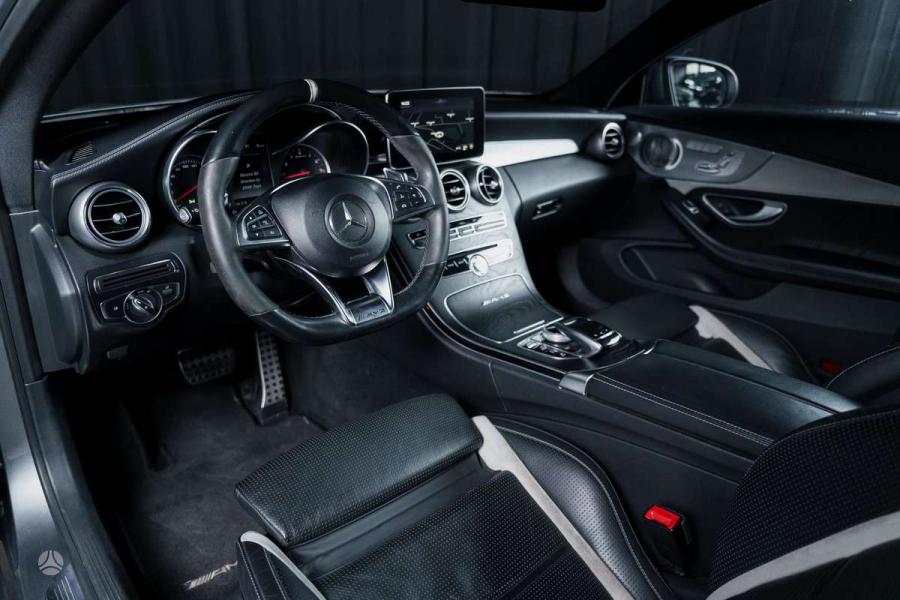 Pelēks Mercedes-Benz C 63 AMG 2017 Viļņa, ar dzinēja tilpumu 3.98 L un nobraukumu 65 tūkst. km par 44999 €, foto 22 vietnē AUTOMOTO.COM.LV