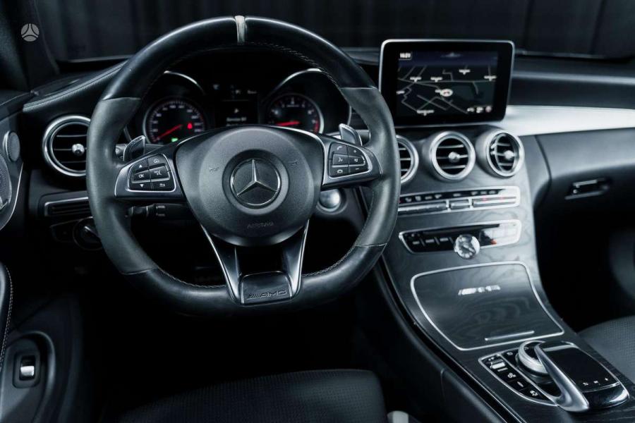Pelēks Mercedes-Benz C 63 AMG 2017 Viļņa, ar dzinēja tilpumu 3.98 L un nobraukumu 65 tūkst. km par 44999 €, foto 23 vietnē AUTOMOTO.COM.LV