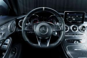 Pelēks Mercedes-Benz C 63 AMG 2017 Viļņa, ar dzinēja tilpumu 3.98 L un nobraukumu 65 tūkst. km par 44999 €, foto 24 vietnē AUTOMOTO.COM.LV