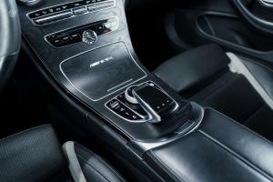Pelēks Mercedes-Benz C 63 AMG 2017 Viļņa, ar dzinēja tilpumu 3.98 L un nobraukumu 65 tūkst. km par 44999 €, foto 29 vietnē AUTOMOTO.COM.LV