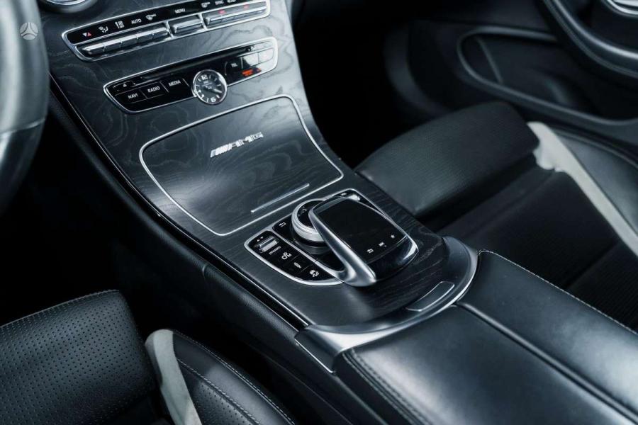 Pelēks Mercedes-Benz C 63 AMG 2017 Viļņa, ar dzinēja tilpumu 3.98 L un nobraukumu 65 tūkst. km par 44999 €, foto 29 vietnē AUTOMOTO.COM.LV