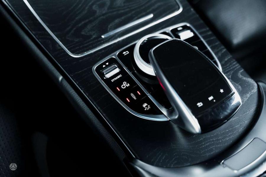 Pelēks Mercedes-Benz C 63 AMG 2017 Viļņa, ar dzinēja tilpumu 3.98 L un nobraukumu 65 tūkst. km par 44999 €, foto 30 vietnē AUTOMOTO.COM.LV