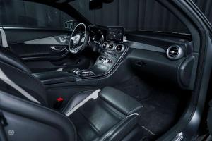 Pelēks Mercedes-Benz C 63 AMG 2017 Viļņa, ar dzinēja tilpumu 3.98 L un nobraukumu 65 tūkst. km par 44999 €, foto 32 vietnē AUTOMOTO.COM.LV