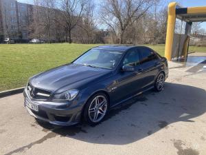 Pelēks Mercedes-Benz C 63 AMG 2013 Panevēža, ar dzinēja tilpumu 6.21 L un nobraukumu 185 tūkst. km par 23800 €, foto 5 vietnē AUTOMOTO.COM.LV