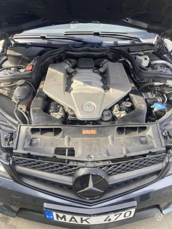 Pelēks Mercedes-Benz C 63 AMG 2013 Panevēža, ar dzinēja tilpumu 6.21 L un nobraukumu 185 tūkst. km par 23800 €, foto 8 vietnē AUTOMOTO.COM.LV