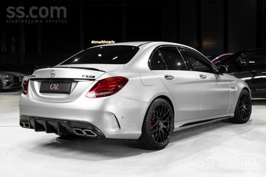 Pelēks Mercedes-Benz C 63 AMG 2015 Rīga, ar dzinēja tilpumu 4.00 L un nobraukumu 41 tūkst. km par 52500 €, foto 5 vietnē AUTOMOTO.COM.LV