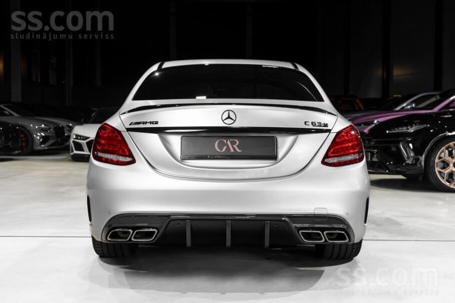 Pelēks Mercedes-Benz C 63 AMG 2015 Rīga, ar dzinēja tilpumu 4.00 L un nobraukumu 41 tūkst. km par 52500 €, foto 6 vietnē AUTOMOTO.COM.LV