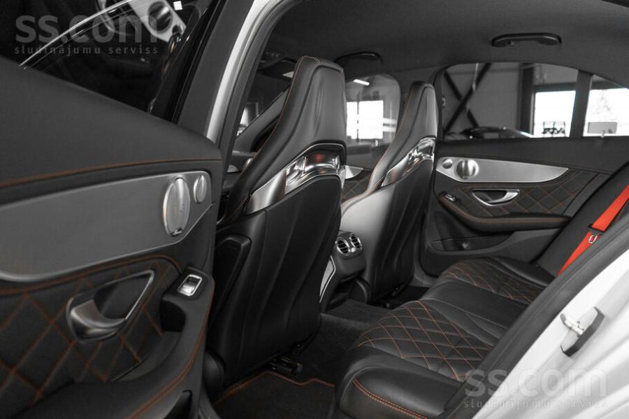 Pelēks Mercedes-Benz C 63 AMG 2015 Rīga, ar dzinēja tilpumu 4.00 L un nobraukumu 41 tūkst. km par 52500 €, foto 11 vietnē AUTOMOTO.COM.LV