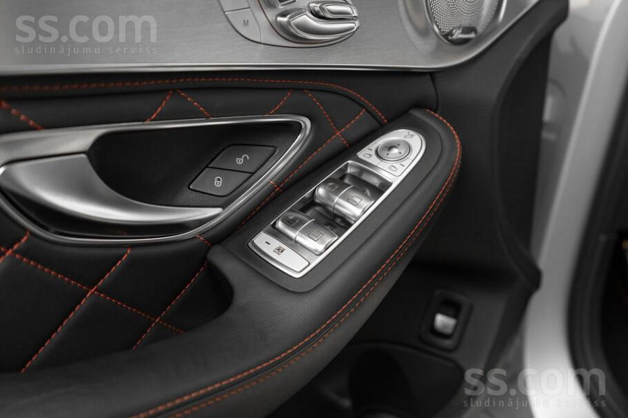 Pelēks Mercedes-Benz C 63 AMG 2015 Rīga, ar dzinēja tilpumu 4.00 L un nobraukumu 41 tūkst. km par 52500 €, foto 14 vietnē AUTOMOTO.COM.LV