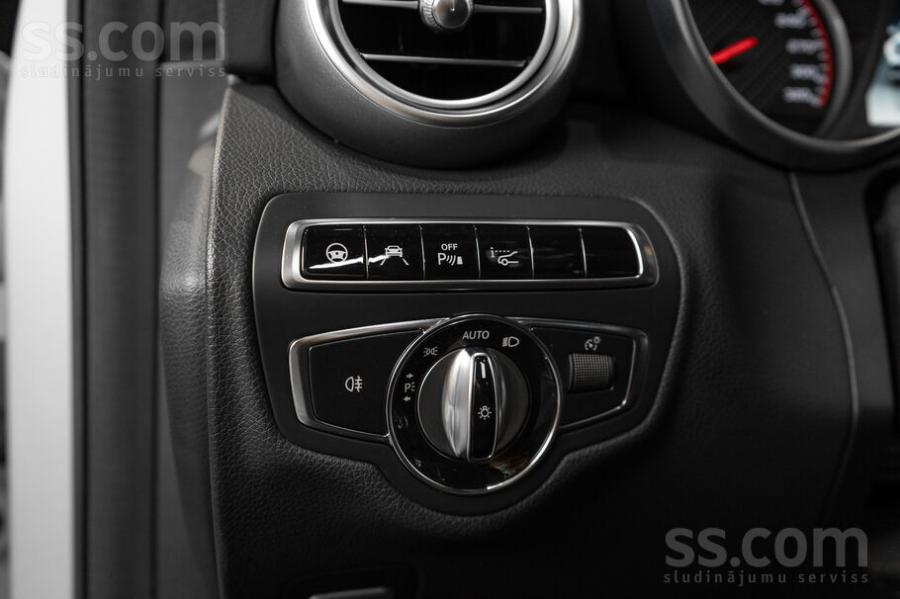 Pelēks Mercedes-Benz C 63 AMG 2015 Rīga, ar dzinēja tilpumu 4.00 L un nobraukumu 41 tūkst. km par 52500 €, foto 16 vietnē AUTOMOTO.COM.LV