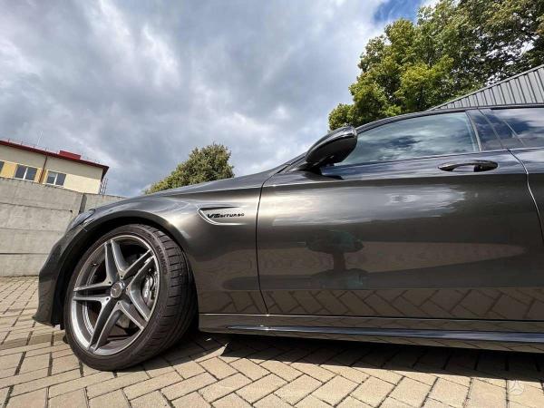 Grey Mercedes-Benz C 63 AMG 2017 in Alytus, with an engine capacity of 3.98 L and mileage of 76 thousand km for 42999 €, photo 5 on AUTOMOTO.COM.LV