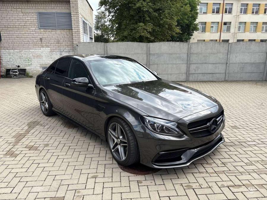 Grey Mercedes-Benz C 63 AMG 2017 in Alytus, with an engine capacity of 3.98 L and mileage of 76 thousand km for 42999 €, photo 8 on AUTOMOTO.COM.LV