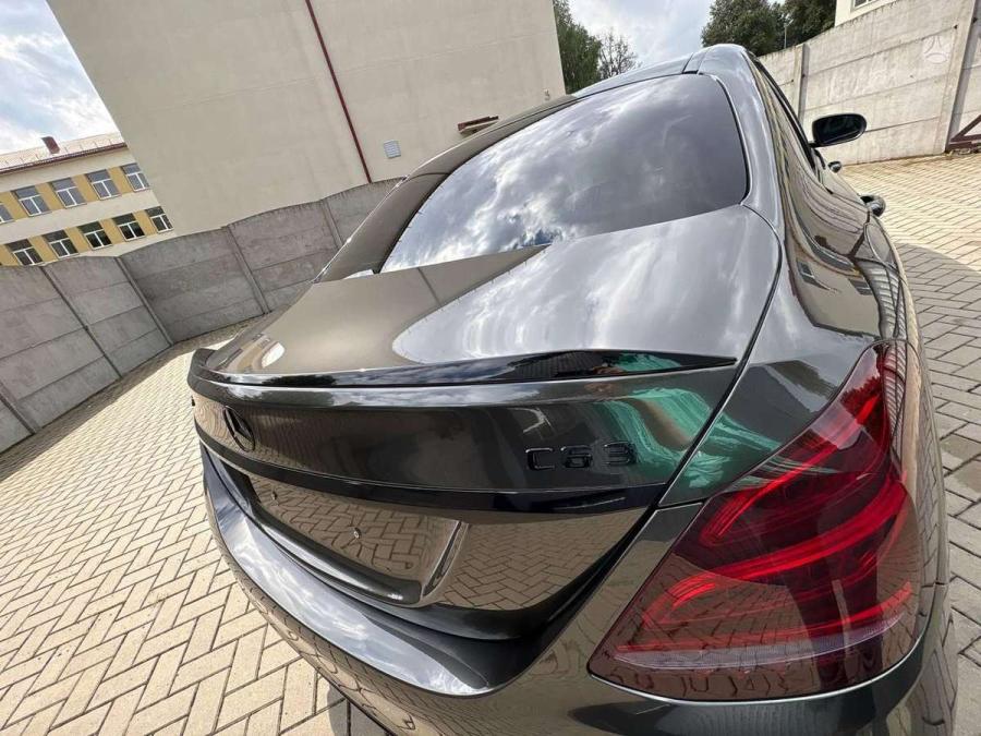 Grey Mercedes-Benz C 63 AMG 2017 in Alytus, with an engine capacity of 3.98 L and mileage of 76 thousand km for 42999 €, photo 9 on AUTOMOTO.COM.LV